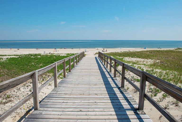 15 of the Best North Shore Beaches To Visit This Summer 2025